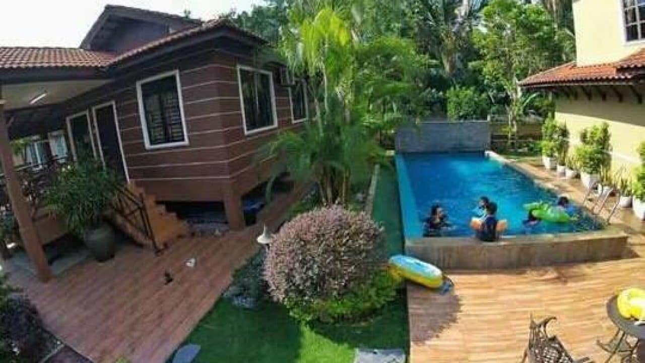 Villa Rimbun Desa - Dikelilingi Kehijauan Dan Kolam Yang Membiru - Cuti ...